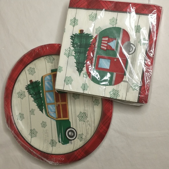 Party Creations | Party Supplies | Christmas Classics Paper Plate Set ...